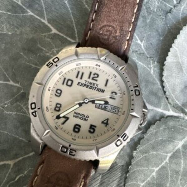 Timex Expedition Indiglo 916 R7 Menâ s Day-Date Watch | WatchCharts ...