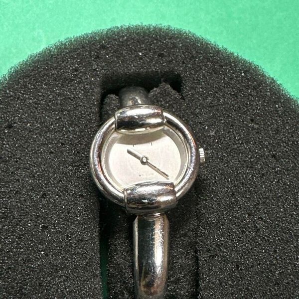 GUCCI 1400L Silver Dial Silver Bangle Watch Swiss Made Quartz Women ...
