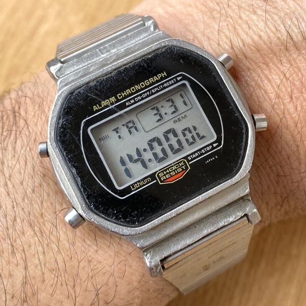 Vintage Casio G-Shock DW-5700 (901) Menâ s Alarm Chronograph Watch ...