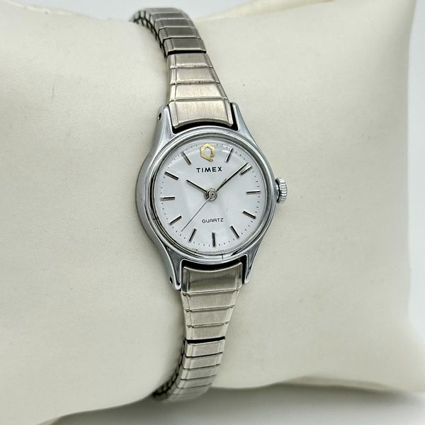 Vintage 1985 Ladies TIMEX Q Classic Silver Tone Petite Dress Bracelet ...