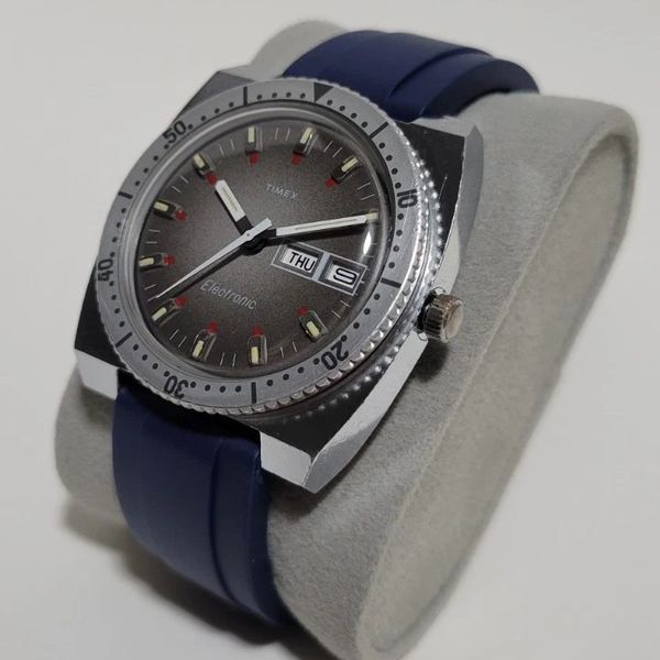 Vintage Timex Electronic Day/Date Dive Bezel Wristwatch | WatchCharts ...
