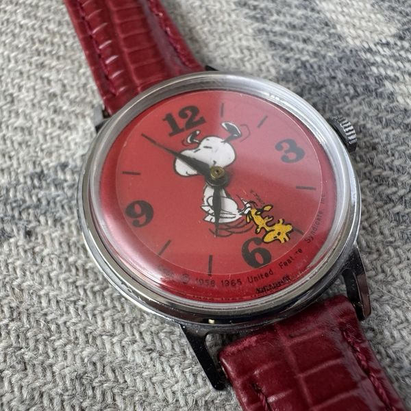1970s Timex Snoopy Red Floating Woodstock mechanical watch - Vintage ...