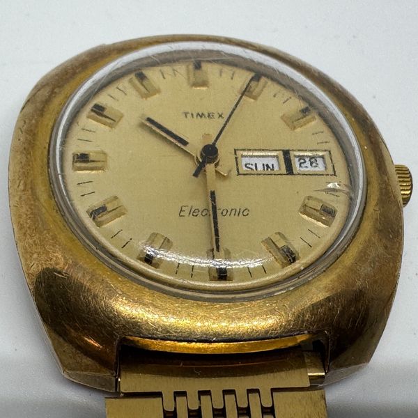 Vintage Timex Electronic Watch Men Gold Tone Day Date Analog New ...