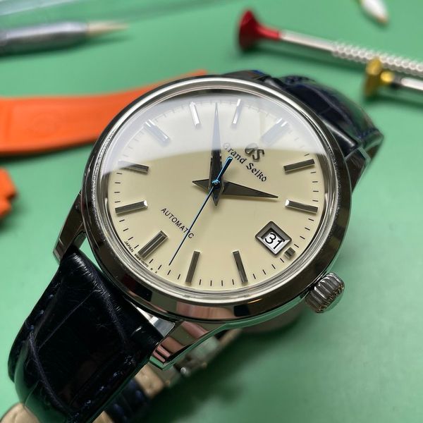 FS: Grand Seiko SBGR261 Cream Dial w/ Date | WatchCharts Marketplace