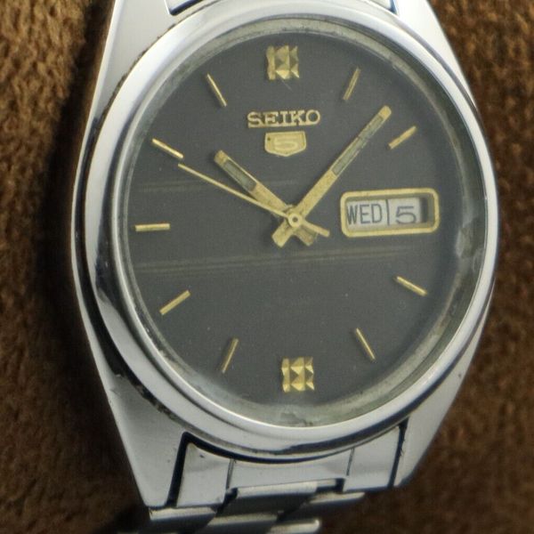 Vintage Seiko 5 Automatic 17 Jewels Day/Date 7009 Wrist Watch Japan Made | WatchCharts