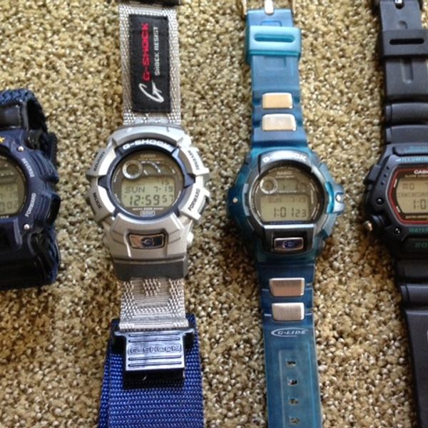 Big lot of cheapies: vintage G-Shocks, Nike, plus some toy watches ...
