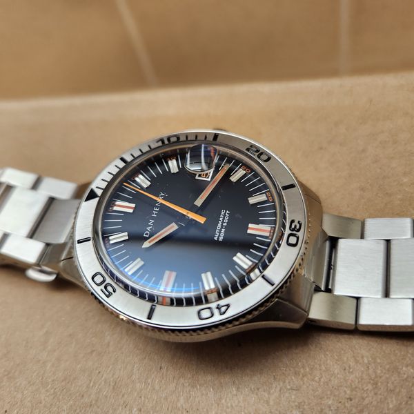 [$400 USD] 39mm Dan Henry 1975 Skin Diver with Steel Bracelet | WatchCharts