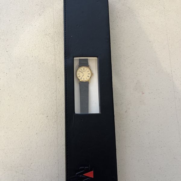 Raymond Weil Womanâ s Geneve 5732 Gold Watch w/leather Strap In Case ...