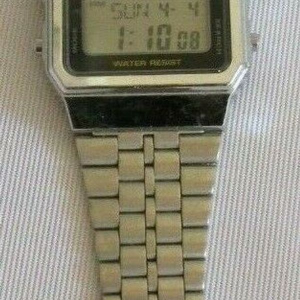 Casio Men's World Time Watch Working But Strap is Broken | WatchCharts