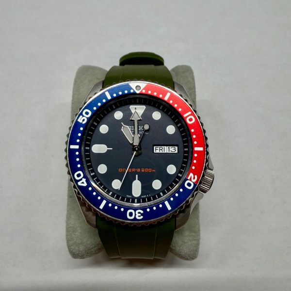 Seiko 7s26-0020 [SKX009] Mens Dive Watch. Pepsi Bezel. 200m WR ...
