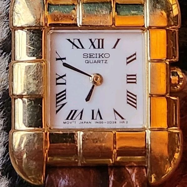 Seiko Rare Women's Roman Numeral Gold Tone Stone Dial Vintage Tank ...