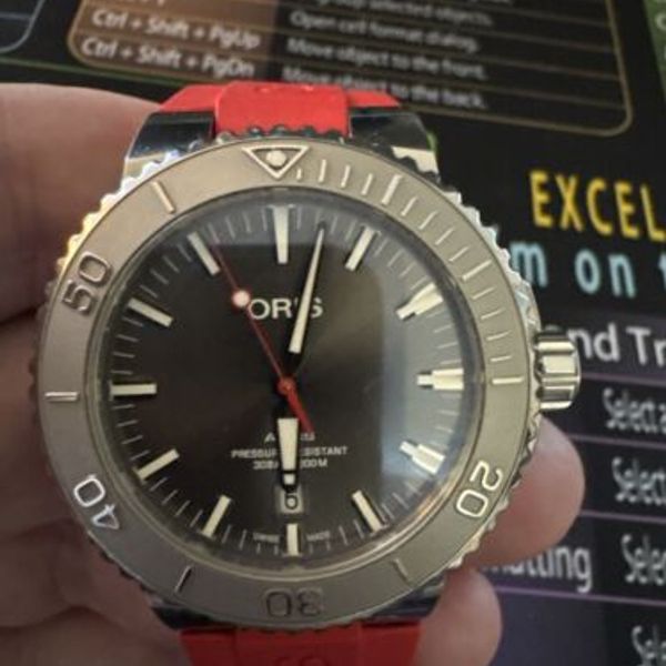 Oris Aquis date Gray Men's Watch - with Red Rubber Strap - Excellent ...