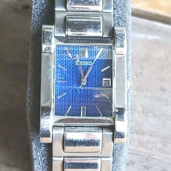â Seiko Calendar Watch 7N82-0AV0 â Square Blue Dial, Silver Hands ...