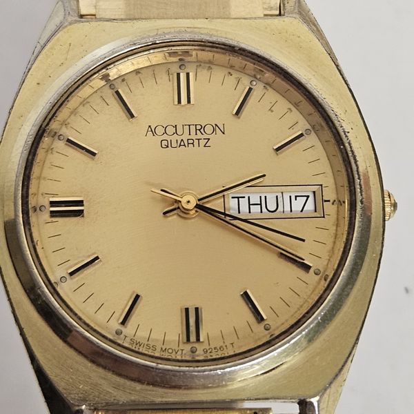 Vintage Accutron Swiss Made Quartz Daydate Yellow Gold Tone Mens Watch