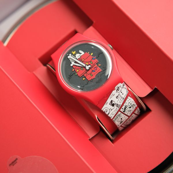 [WTS] Swatch X PEANUTS SNOOPY CHOMP! Holiday Special Edition Watch ...
