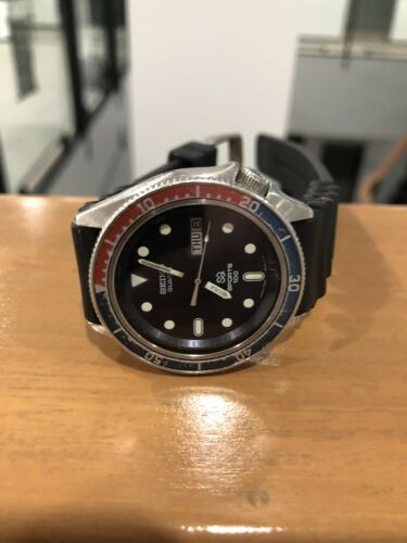 Seiko Sports 100 Quartz Diver | WatchCharts Marketplace