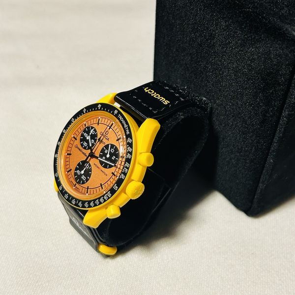 Omega x Swatch Custom Made Gold Side Of The Moon SwatchxOmega â Read ...