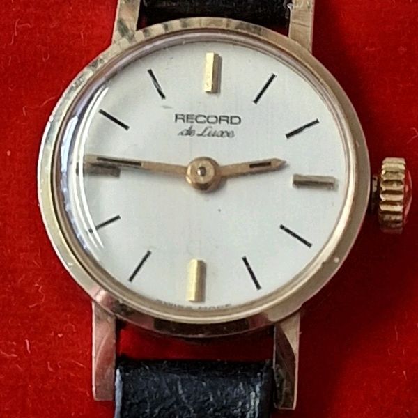 Ladies hallmarked 9ct yellow gold Record Deluxe Swiss 17 Jewels watch ...