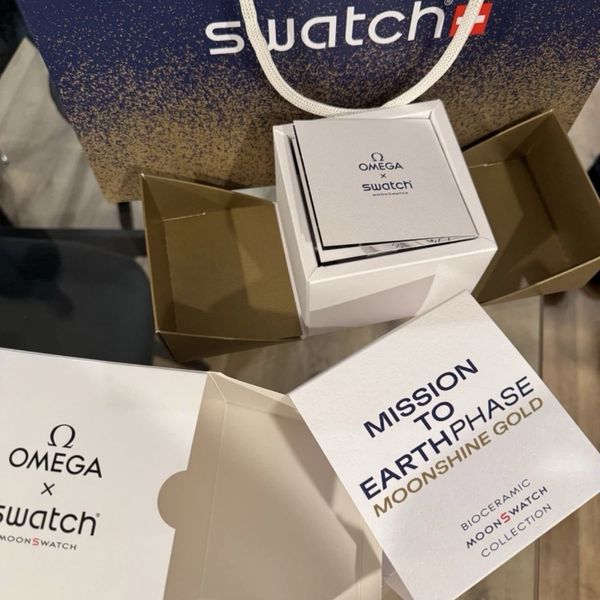 Swatch X Omega EARTHPHASE - MOONSHINE GOLD SO33W701L Cold Moon Original ...