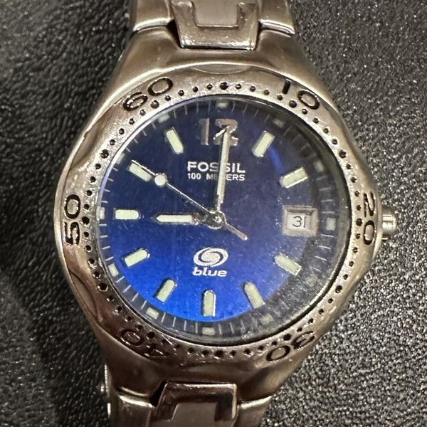 VINTAGE FOSSIL BLUE QUARTZ WATCH DATE BLUE DIAL WOMENS FOR PARTS ...