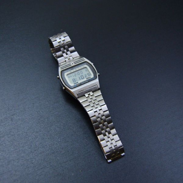 SEIKO A257-5010A VINTAGE 1981 DIGITAL WATCH W/ METAL BAND! VERY NICE ...