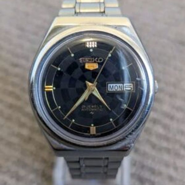1983 Seiko 5 Automatic Men's Watch Rare Black Matrix Dial , scratch on ...
