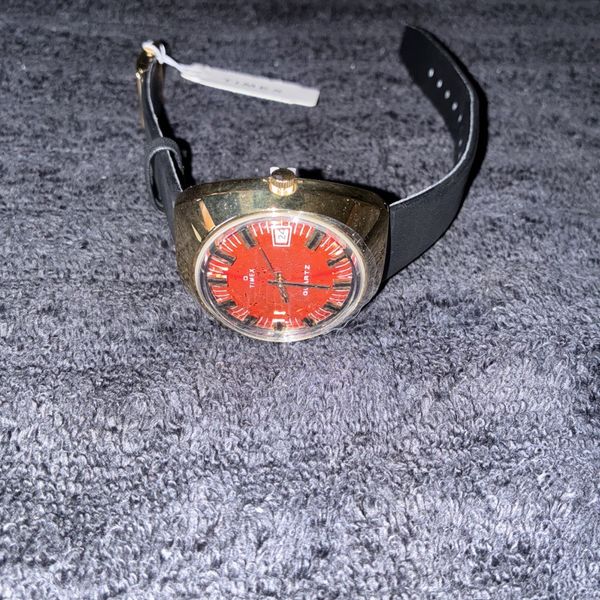 Black/Gold-Tone Q Timex 1972 Reissue 43x39mm Leather Strap Watch ...