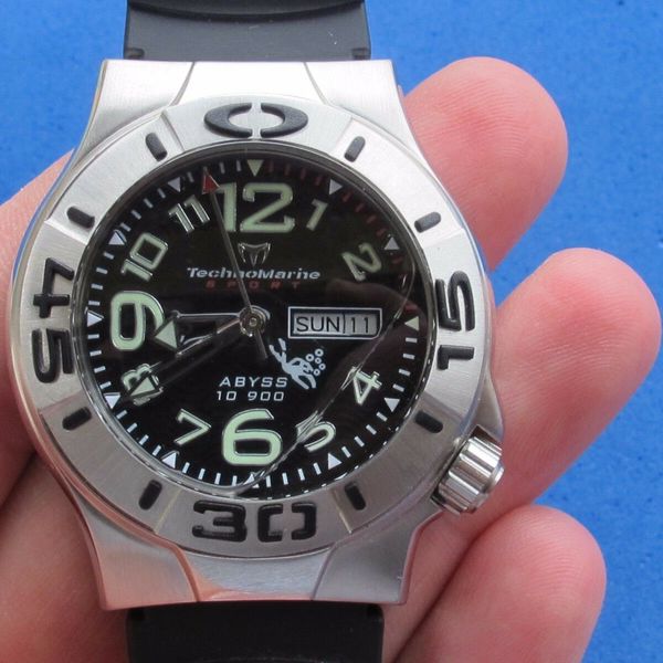 TECHNO MARINE SPORT DIVER ABYSS 10900 MTS LIQUID QUARTZ MENS 42.5x 48 ...