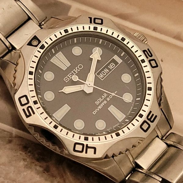SQ4: SUPERB BLACK DIAL SEIKO DIVER SOLAR MENS DAY DATE ROTATING BEZEL ...