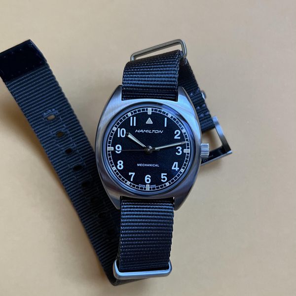 [WTS] 2024 Hamilton Pilot Pioneer Mechanical - box & papers + carrying ...
