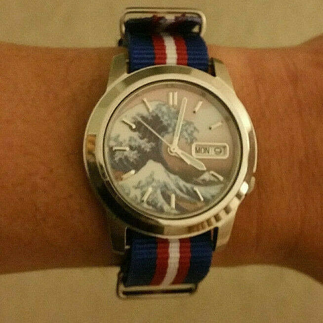 Modded Seiko 5 "Great Wave off Kanagawa" SNKE51K1S from Lucius Atelier ...