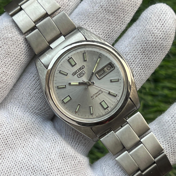 Vintage Seiko 5 7009-821 Automatic 17 Jewels Day/Date Japan Men's Wrist Watch | WatchCharts ...