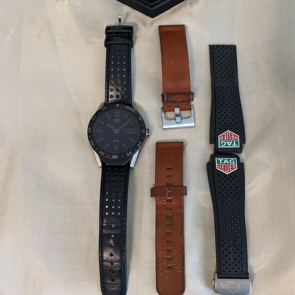 TAG Heuer Connected SAR8A80 with straps, charger, and stand ...