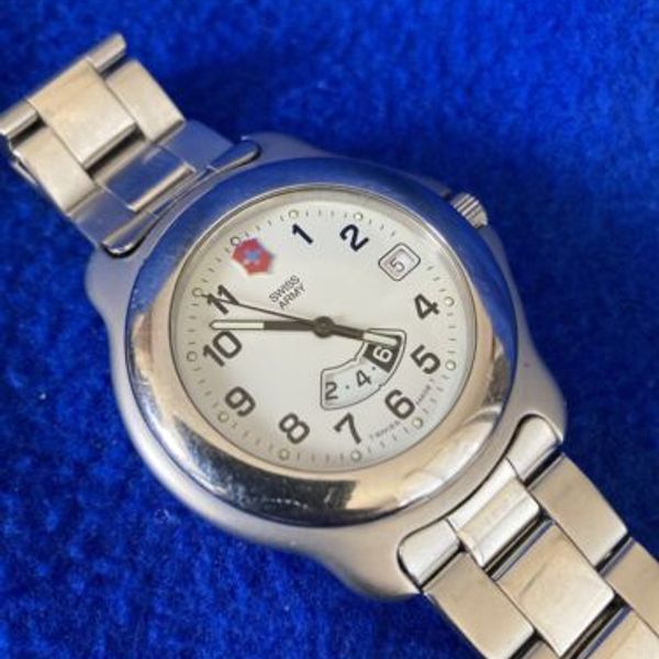 Victorinox Swiss Army 24207 Men's Officer's 1884 Dual Time Zone Watch ...