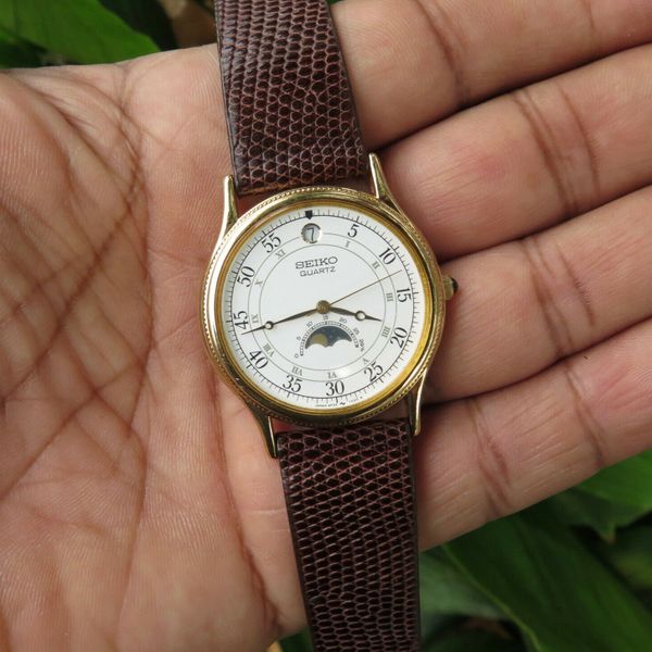 Vintage SEIKO 6F22-7010 Moon Phase Quartz Watch Mid Size 33mm Moonphase ...