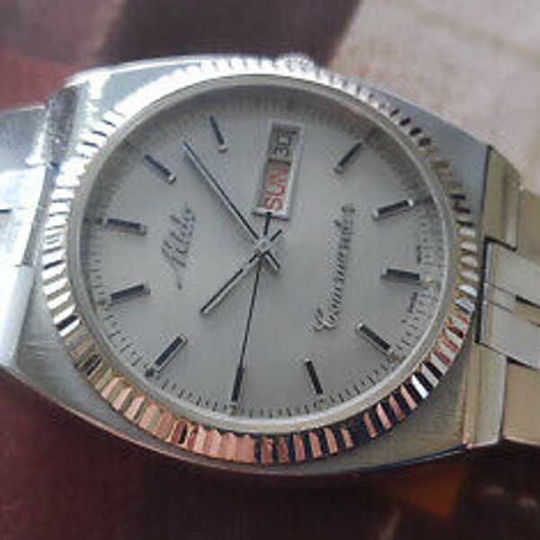 VINTAGE MIDO COMMANDER MODEL 8017-1 AUTOMATIC SWISS MADE WATCH...ALL ...
