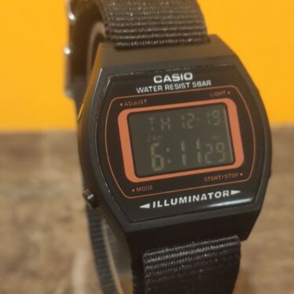 Casio B640W retro digital watch, black and red, new battery, strap and ...