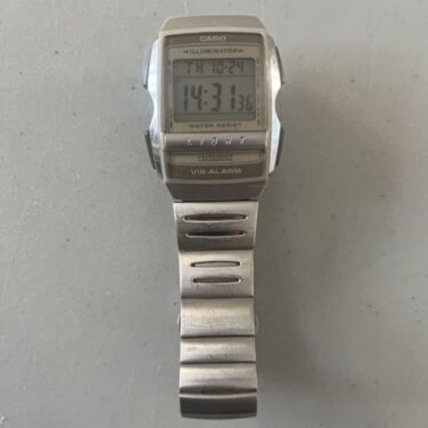 CASIO 'FUTURIST' LA-200 Illuminator Chronograph Unisex Digital Watch c ...