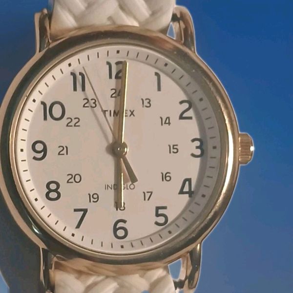 Timex Weekender Indiglo Analog Men's White 12/24hr Dial Field Watch ...
