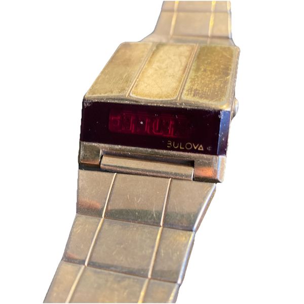 1976 Bulova Computron N6 LED Yellow Gold Filled Quartz Wristwatch ...