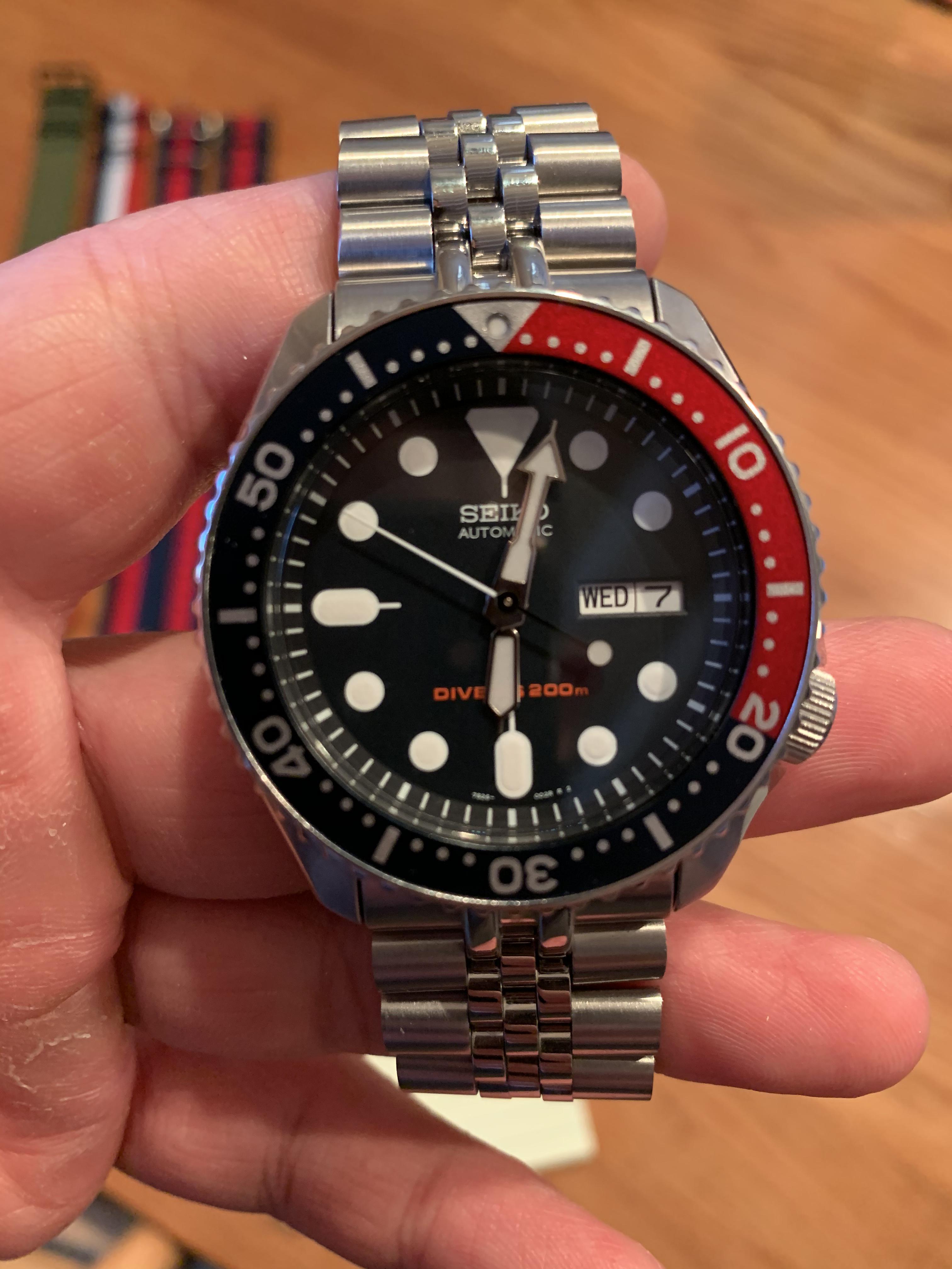 [WTS] Seiko SKX009 + Strapcode Jubilee + 4 extra nato straps ...
