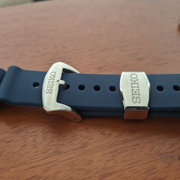 [WTS] Blue Seiko 22mm silicone diver strap (oem & unused) | WatchCharts