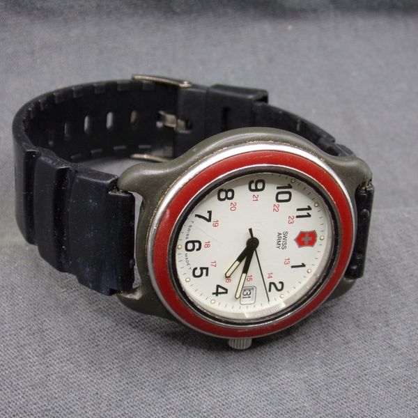 Men's VICTORINOX Swiss Army Watch w/ New Battery - Works Great! c94 ...