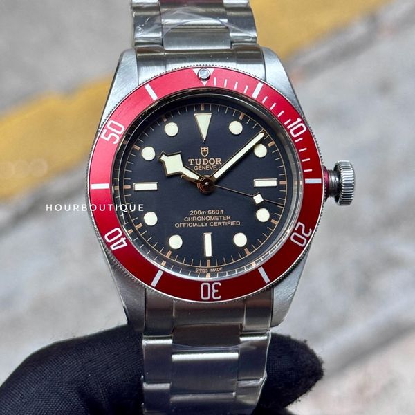 Pre-Owned Tudor Black Bay Burgundy Automatic Divers Watch 79230R ...