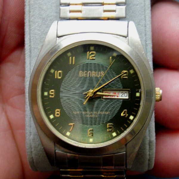 BENRUS Advance Men's Watch BNW25404W Green Dial Day-Date NEW BATTERY ...