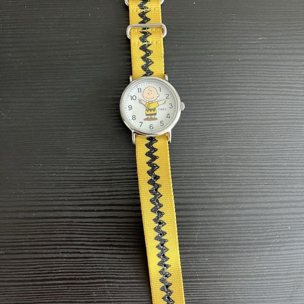 Timex TW2R41100, Peanuts-Charlie Brown Weekender Yellow Slip Thru ...
