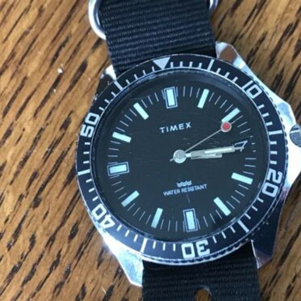 Timex vintage dive style 40 mm watch 'Red ball sweep'. Luminous markers ...