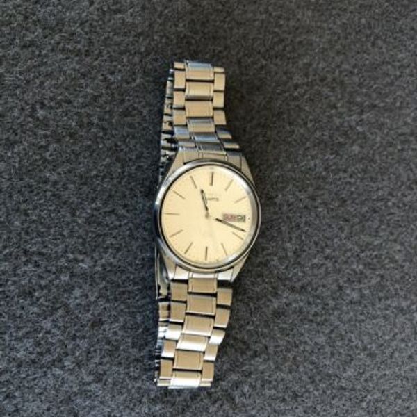 Seiko SQ 8123-8009 Vintage Quartz Stainless Steel | WatchCharts