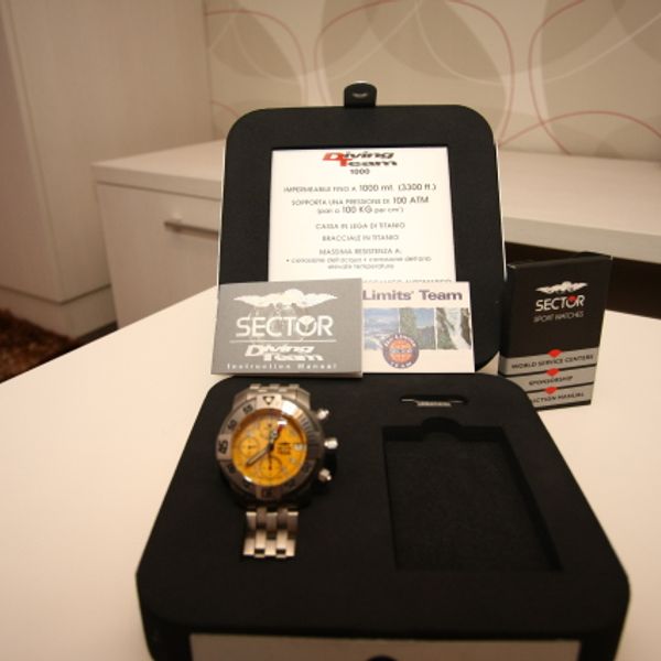 Sector Diving Team 1000m titanium | WatchCharts