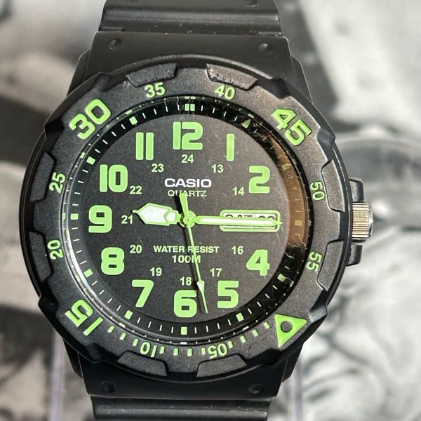 Preowned Menâ s Diver Style Casio Quartz watch. Runs Great Keeps Time ...